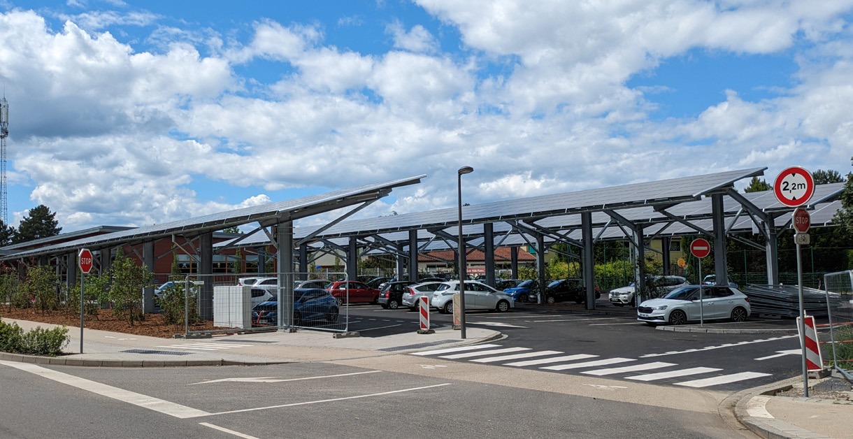 Mise en œuvre d’ombrières photovoltaïques à Obernai | Serue Ingenierie